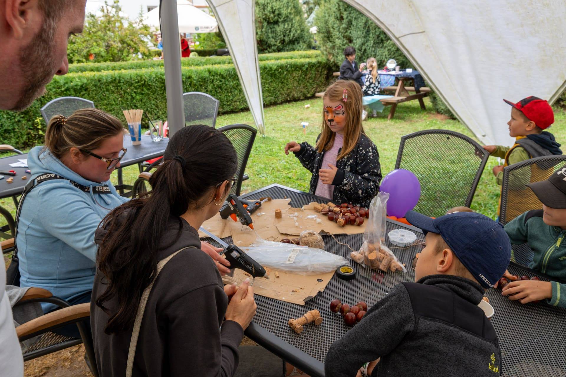 Fotogalerie z EFI BEER & WINE FEST na Zámku Račice 2024 - Zámek Račice